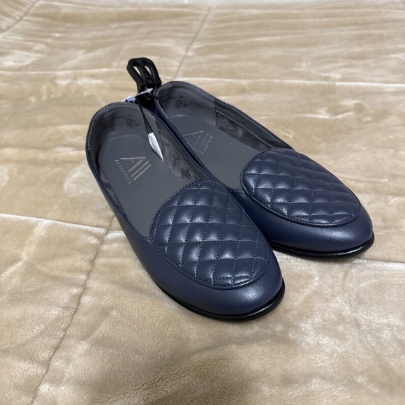 AEROSOLES | Shoes | Aerosoles Nwt Size 9m Solid Blue Closed Toe Quilted Ballerina Flats | Poshmark